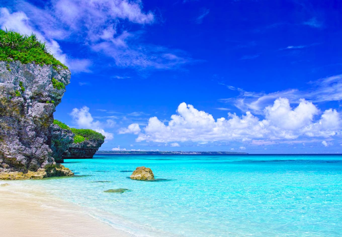 The 7 Best Beaches In Japan | CuddlyNest